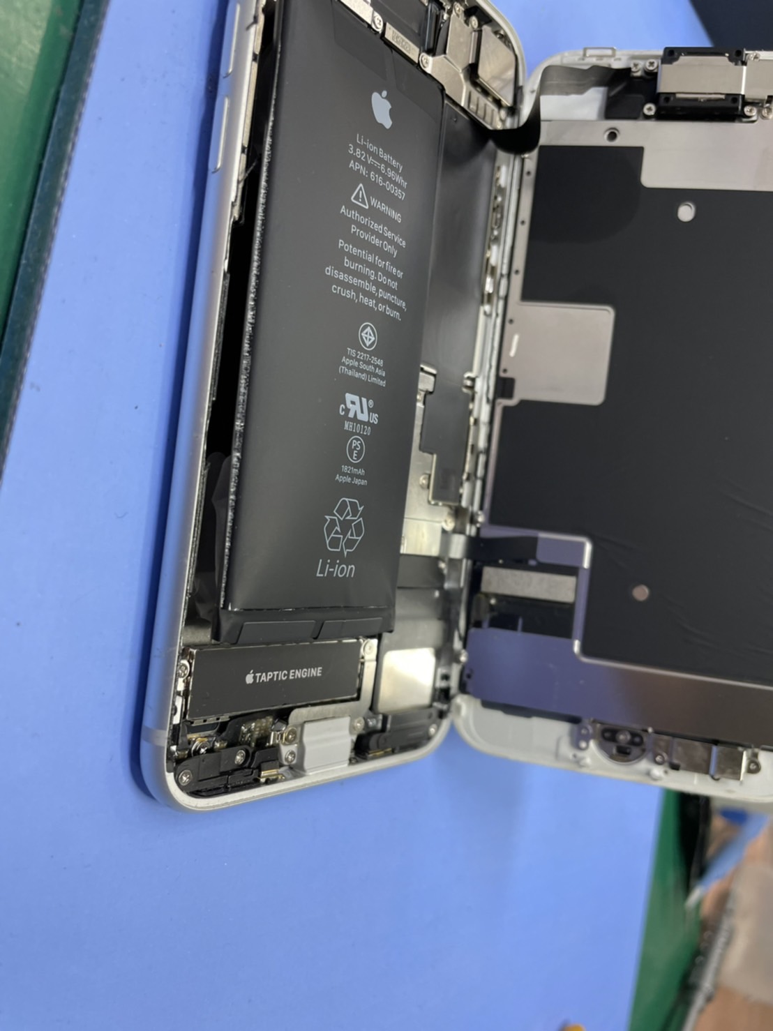 iPhone8バッテリー膨張 | スマホ修理屋フレンド北千住店｜iPhone iPad Switchの修理店